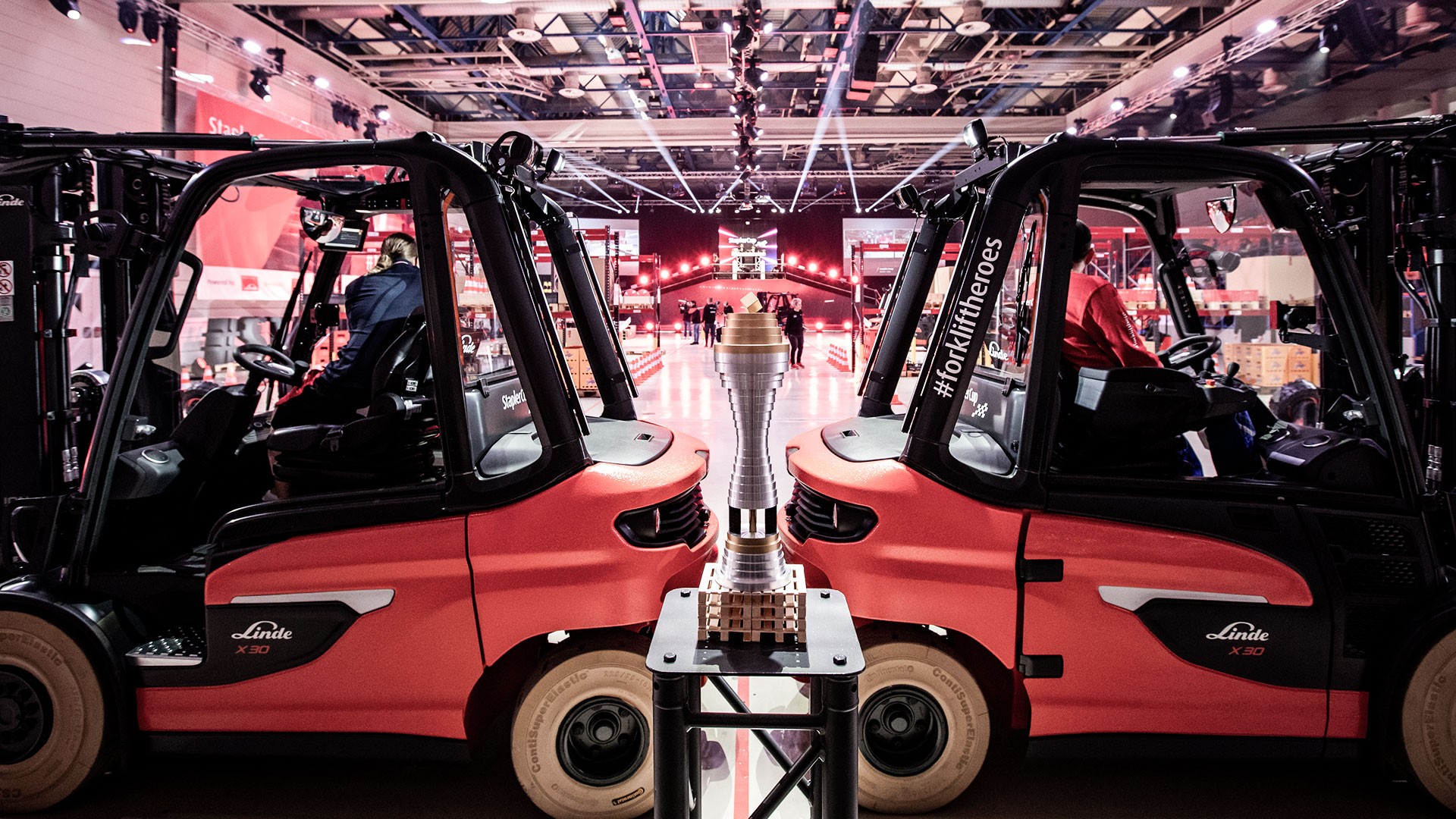 StaplerCup | Willkommen zu den Meisterschaften im Staplerfahren